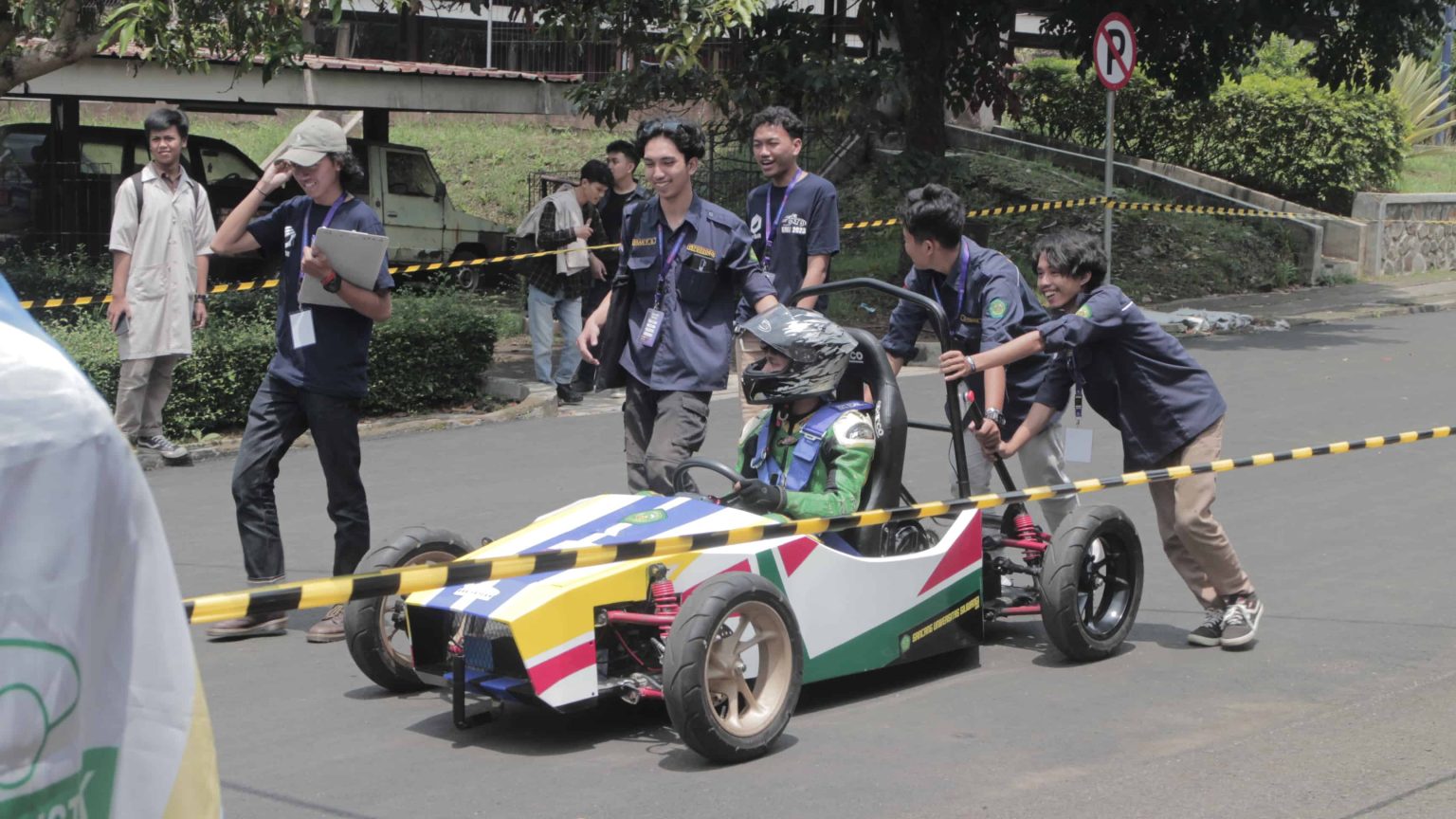 Tim Mobil Listrik “RAKISA” Ikuti Kompetisi Mobil Listrik Indonesia ...